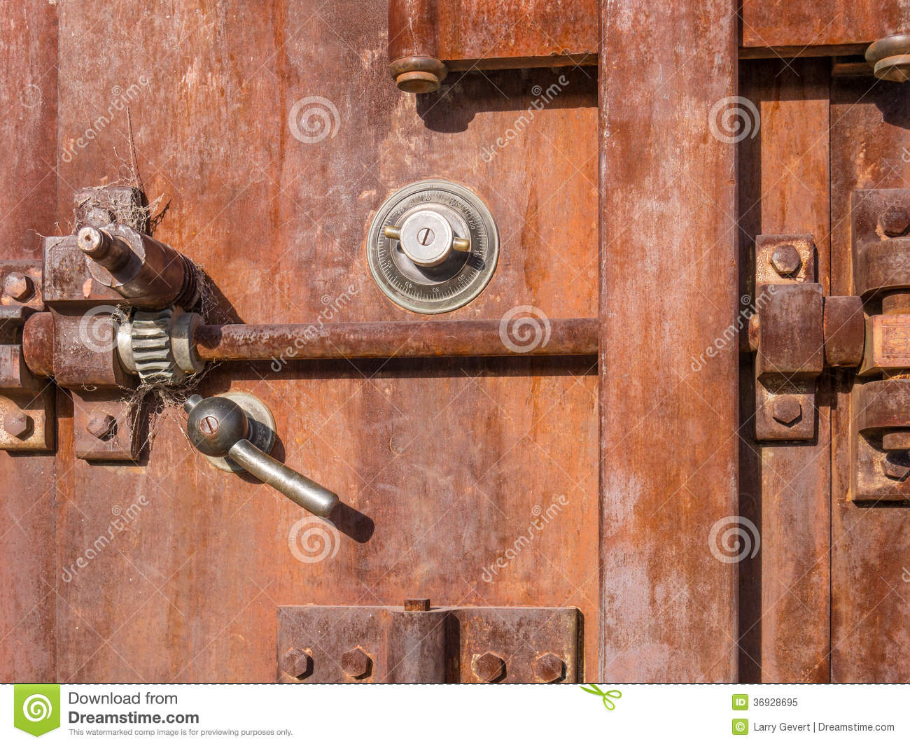 Old rusty safe clipart 20 free Cliparts | Download images on Clipground ...